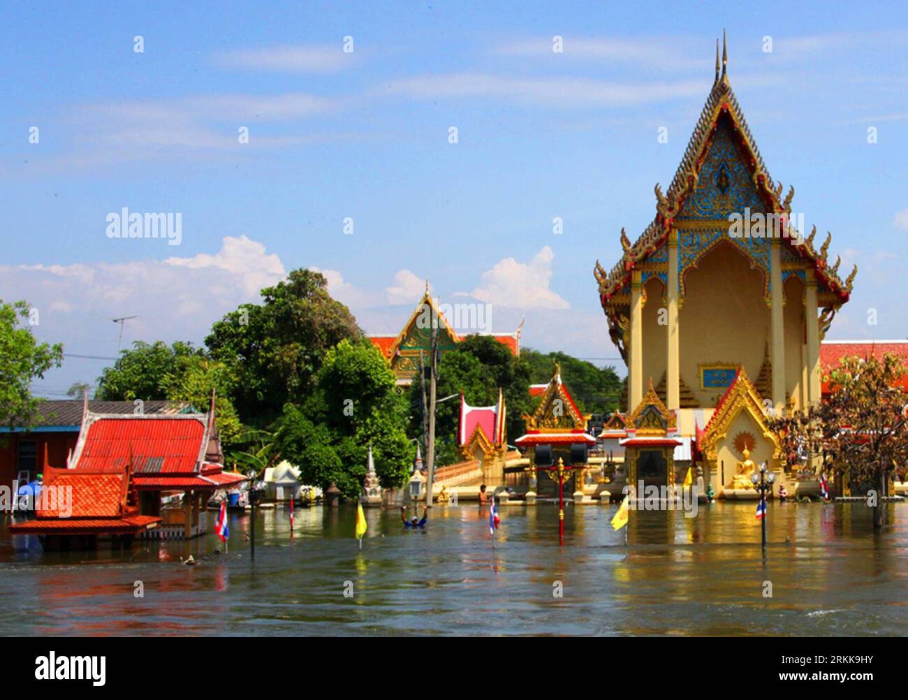 Flooded temples hi-res stock photography and images - Alamy