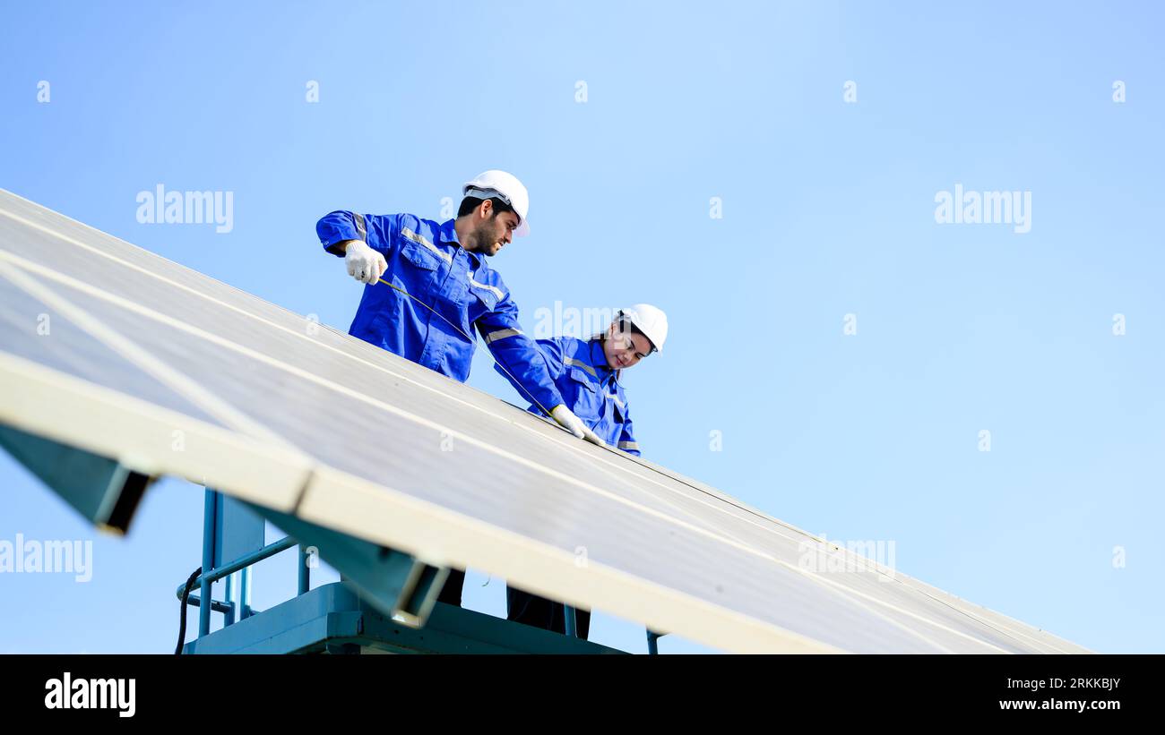 Technicians workers installing solar panels at solar cell farm Stock ...
