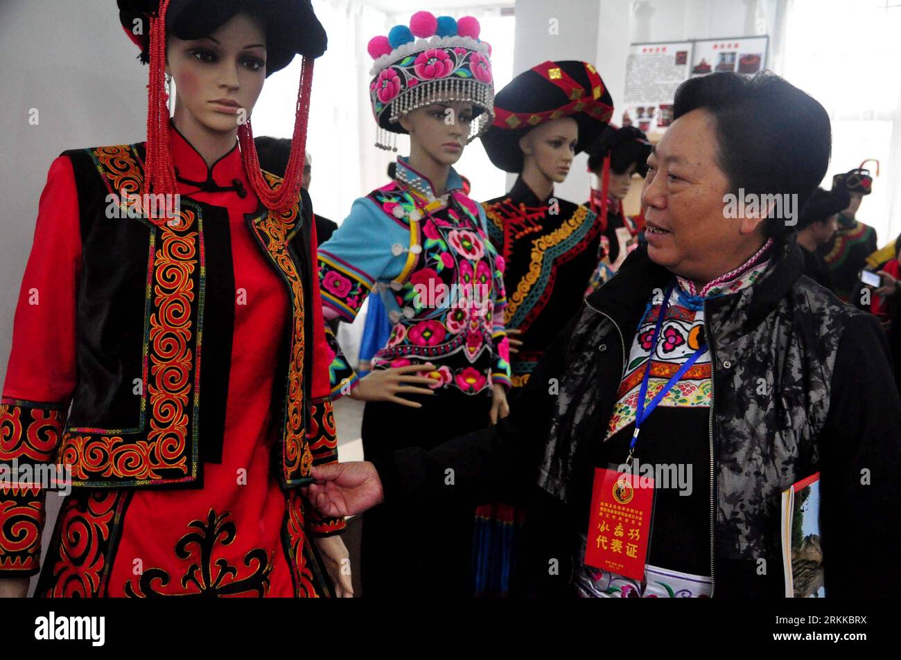 Yunnan provinces ethnic hi-res stock photography and images - Alamy