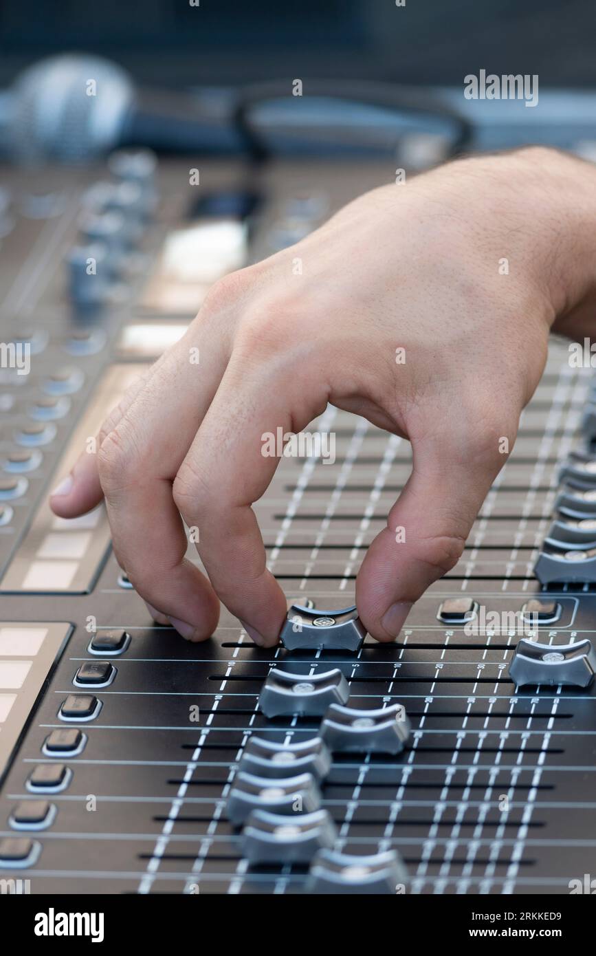 Sound engineer concert hi-res stock photography and images - Alamy