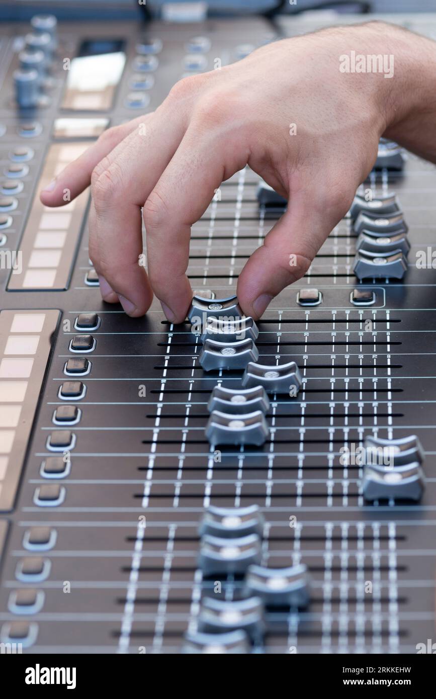 Sound engineer concert hi-res stock photography and images - Alamy