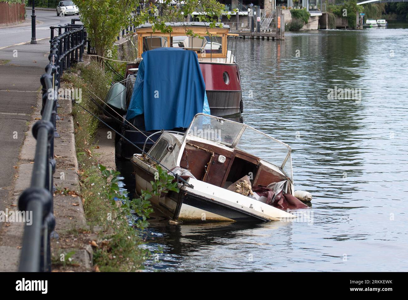 Maidenhead, Berkshire, UK. 25th August, 2023. A sunken boat on the ...