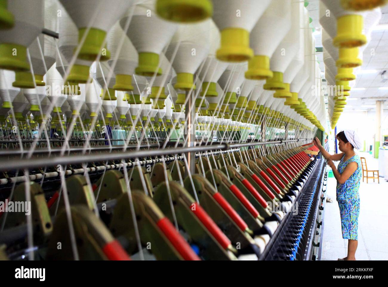 Cotton spinning machine hi-res stock photography and images - Alamy