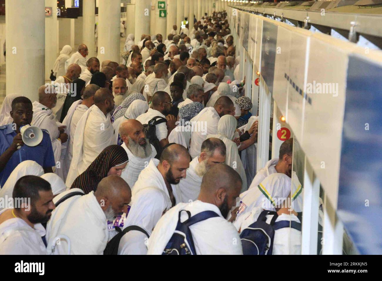 Muzdalifa hi-res stock photography and images - Alamy