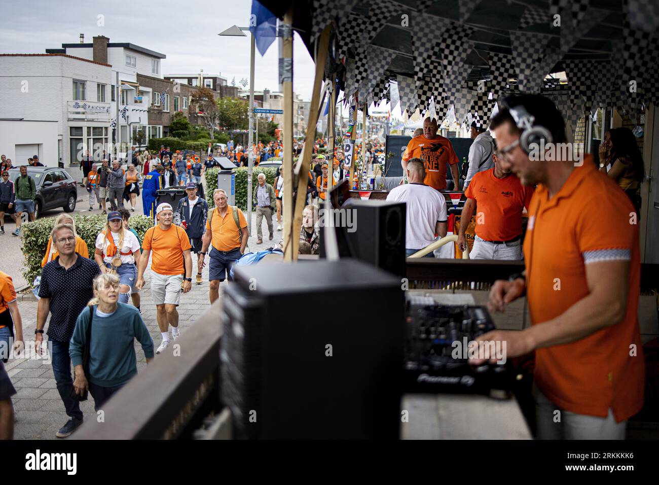 Formula 1 orange color hi-res stock photography and images - Alamy