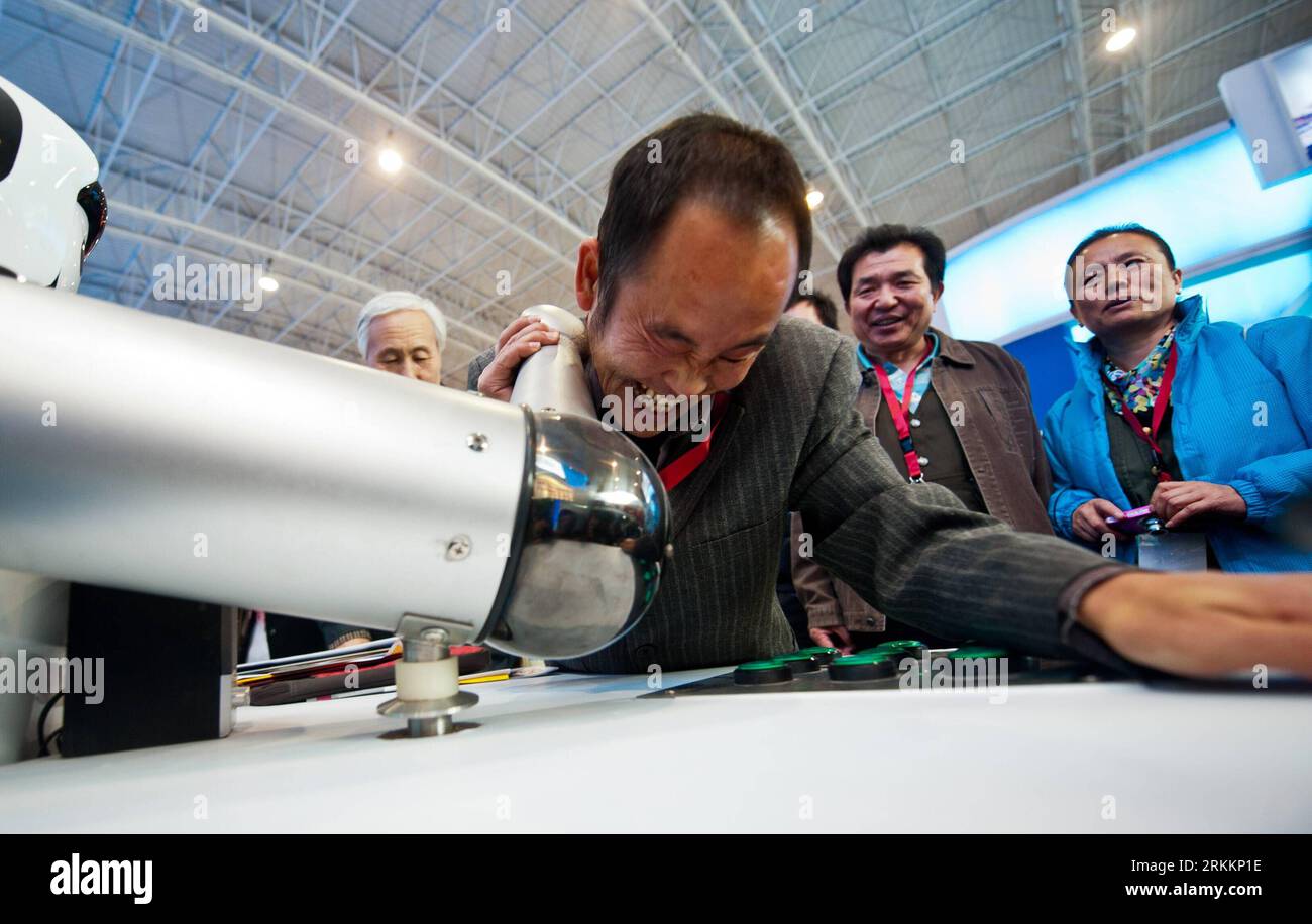 Arm wrestle robot hi-res stock photography and images - Alamy
