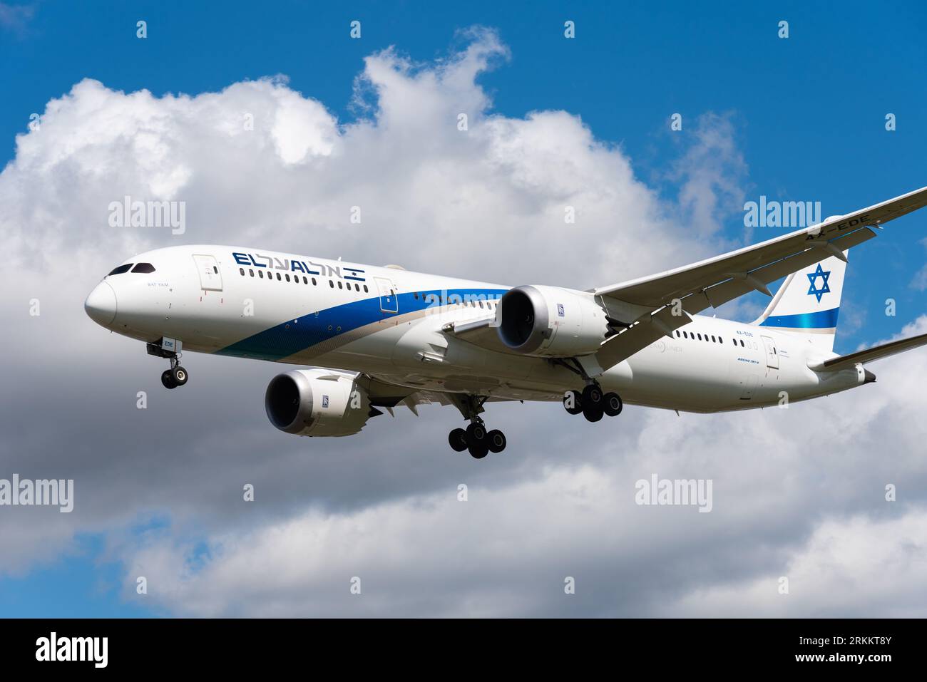 El Al Israel Airlines Boeing 787-9 Dreamliner jet airliner plane 4X-EDE on finals to land at ...
