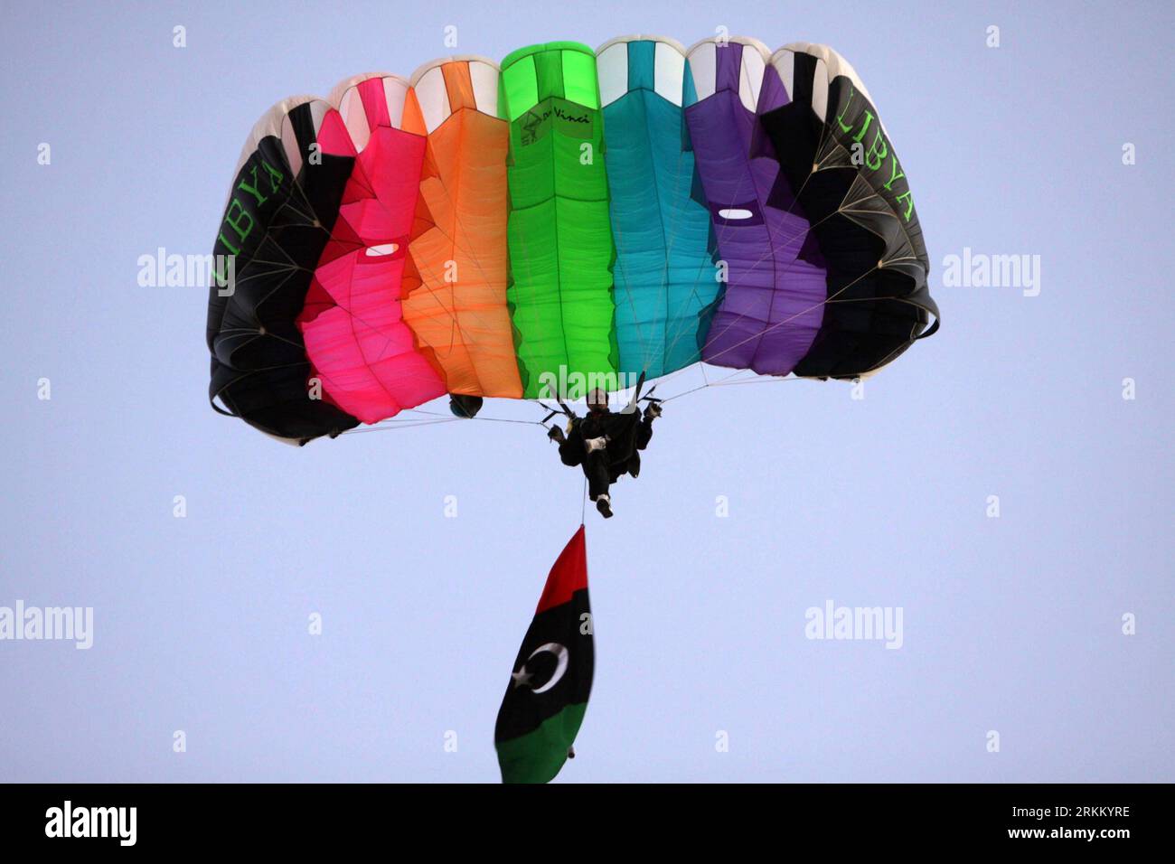 Commando parachute hi-res stock photography and images - Alamy
