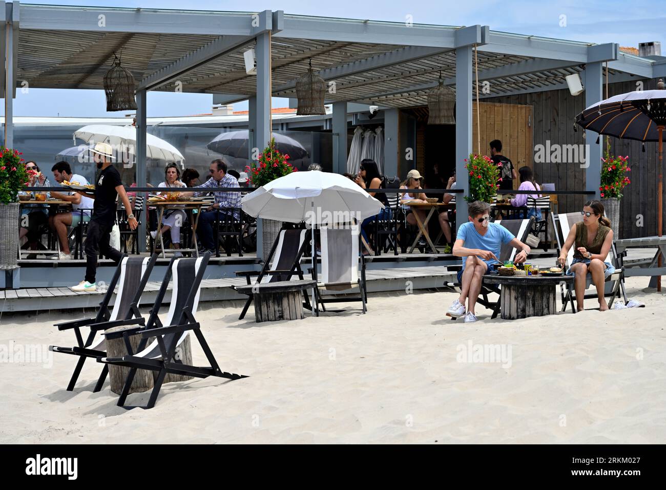 Looking at restaurant from the white sandy Praia da Barra beach, Sétimo ...