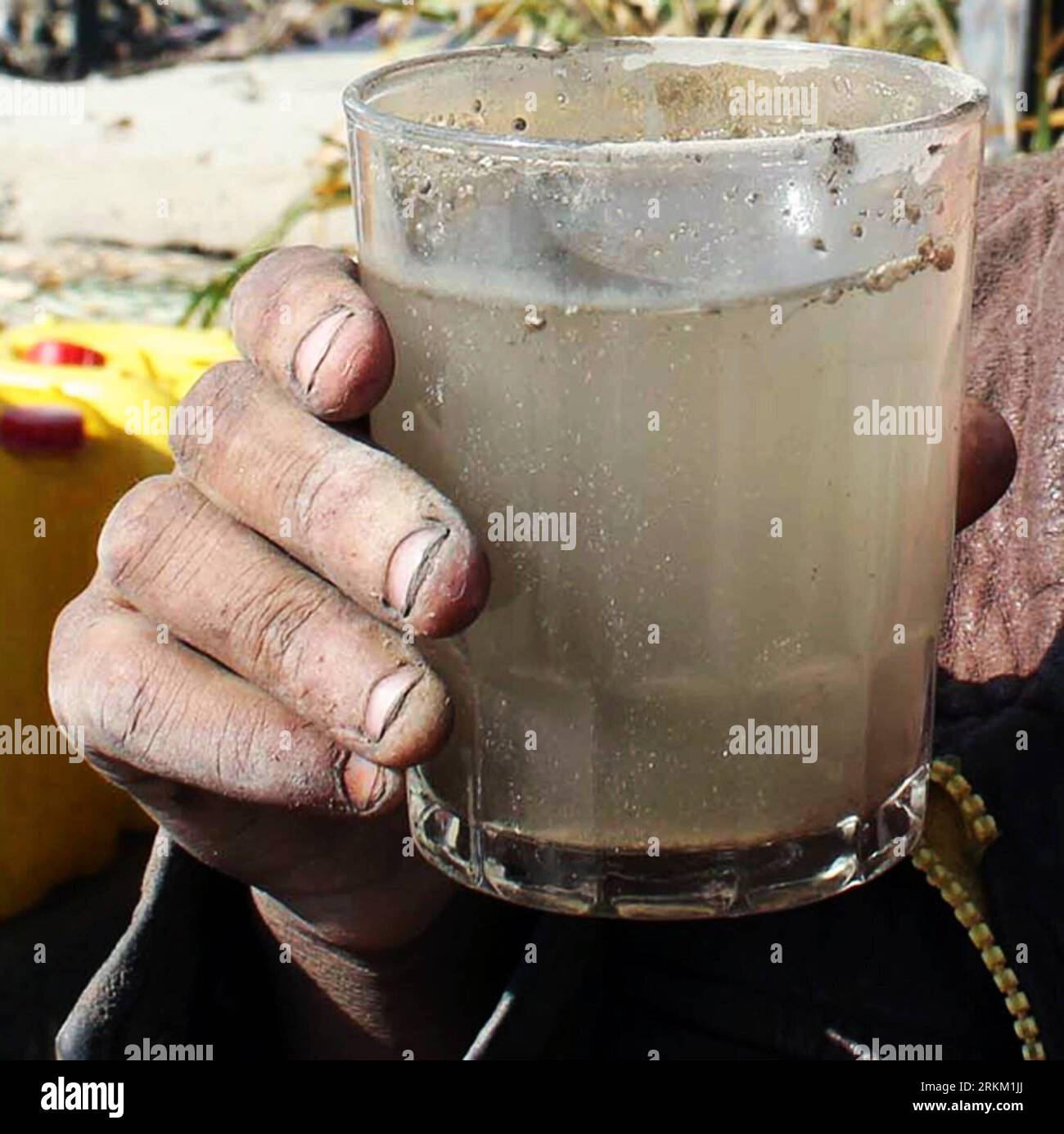 Schmutziges wasser hi-res stock photography and images - Alamy