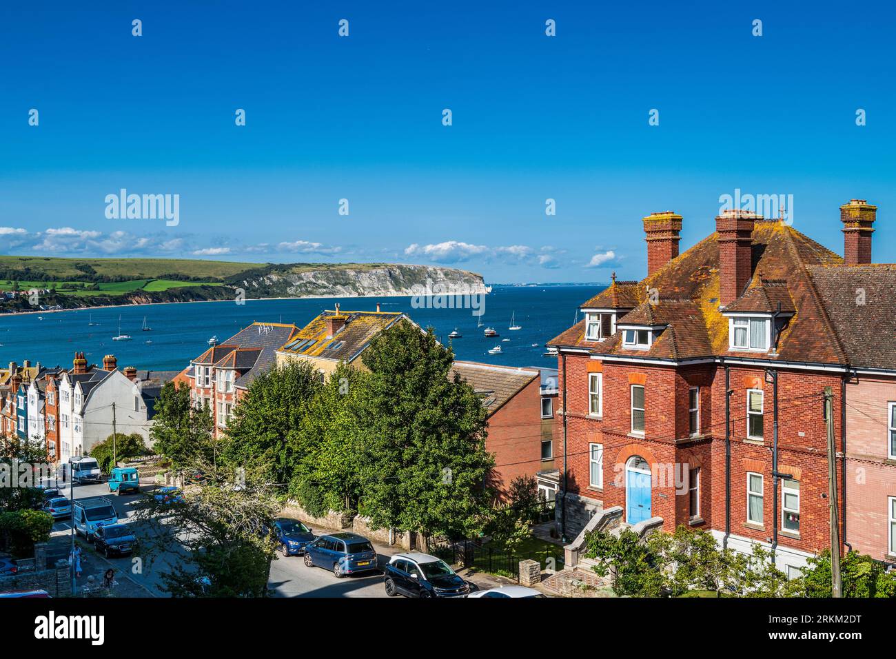 Traditional semi detached houses hi-res stock photography and images ...