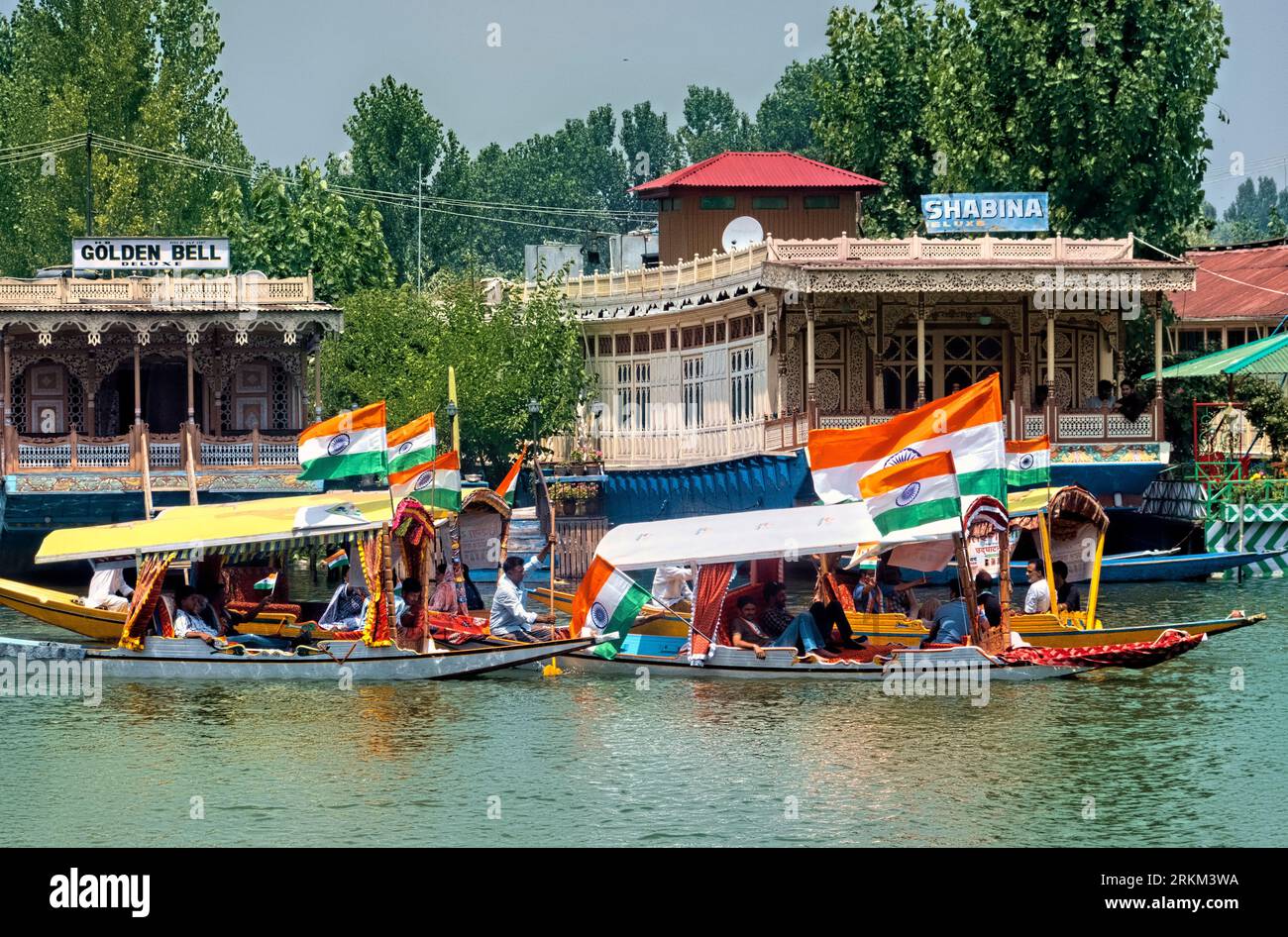Houseboats and shikaras on Dal Lake, Srinagar, Kashmir, India Stock ...