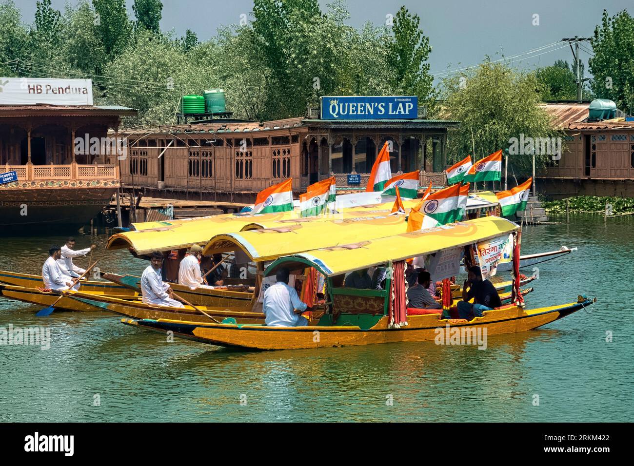 Houseboats and shikaras on Dal Lake, Srinagar, Kashmir, India Stock ...