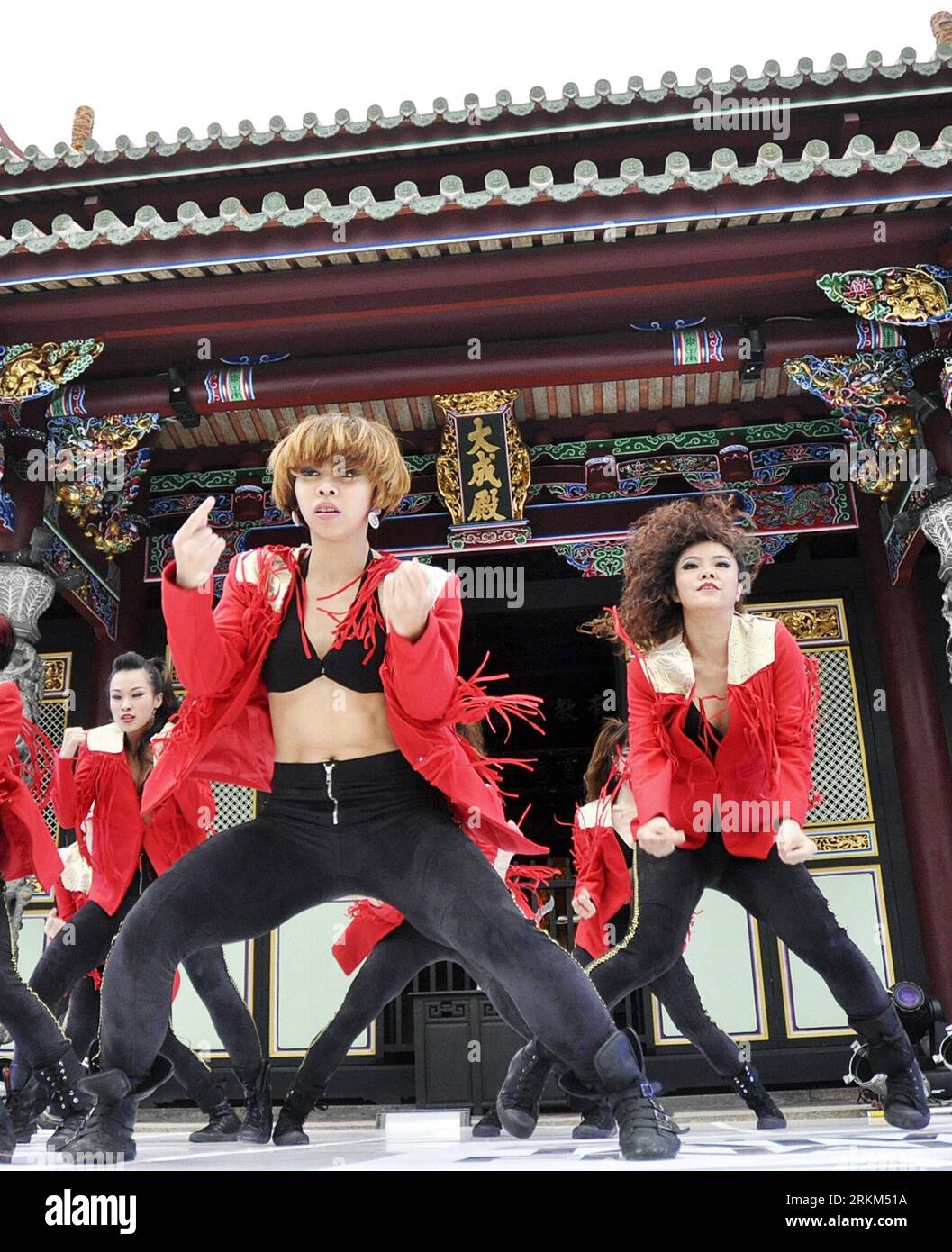 Hip hop dancers in japan hi-res stock photography and images - Alamy