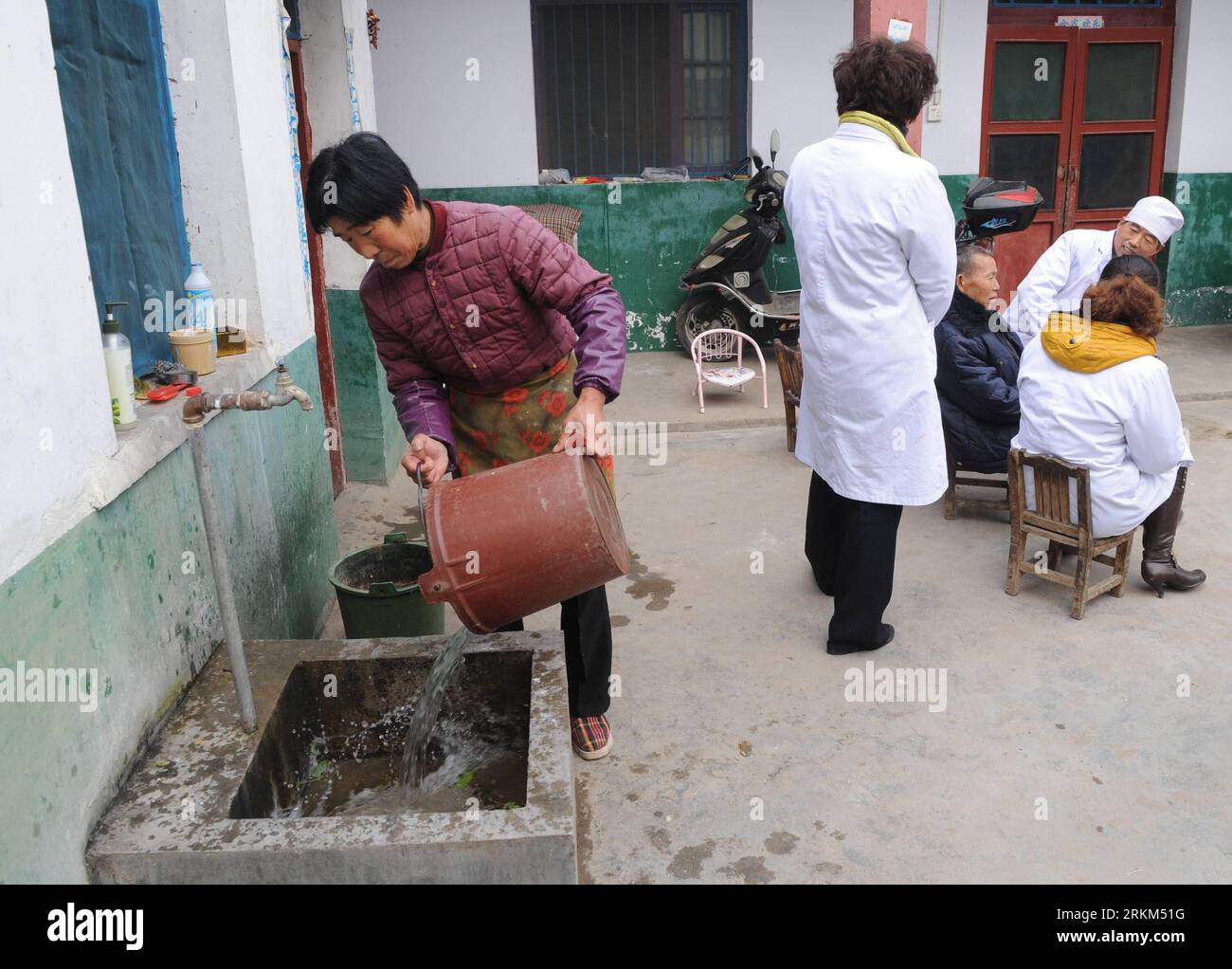 China zhengzhou blood hi-res stock photography and images - Alamy
