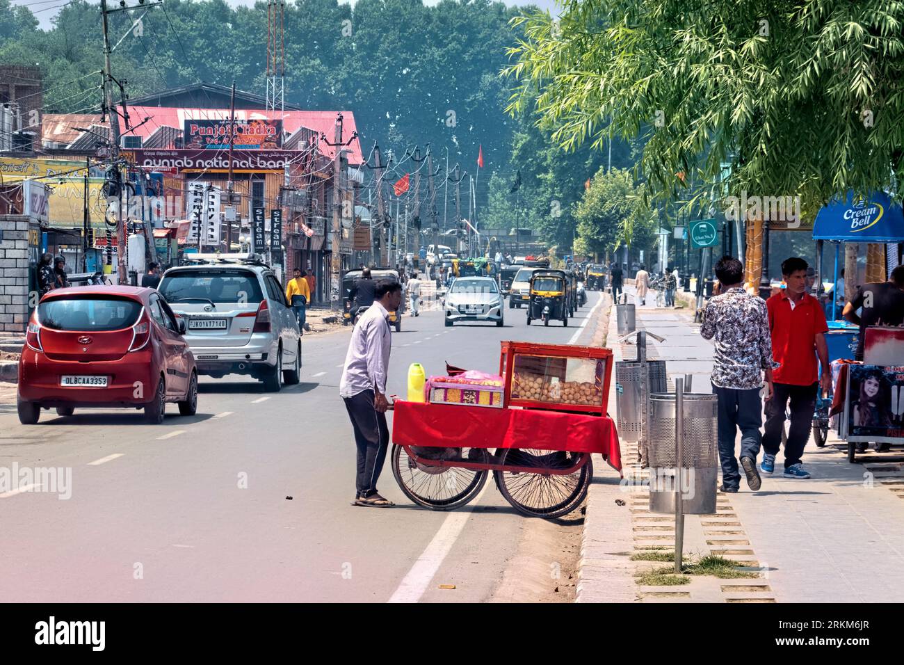 Panipuri hi-res stock photography and images - Alamy