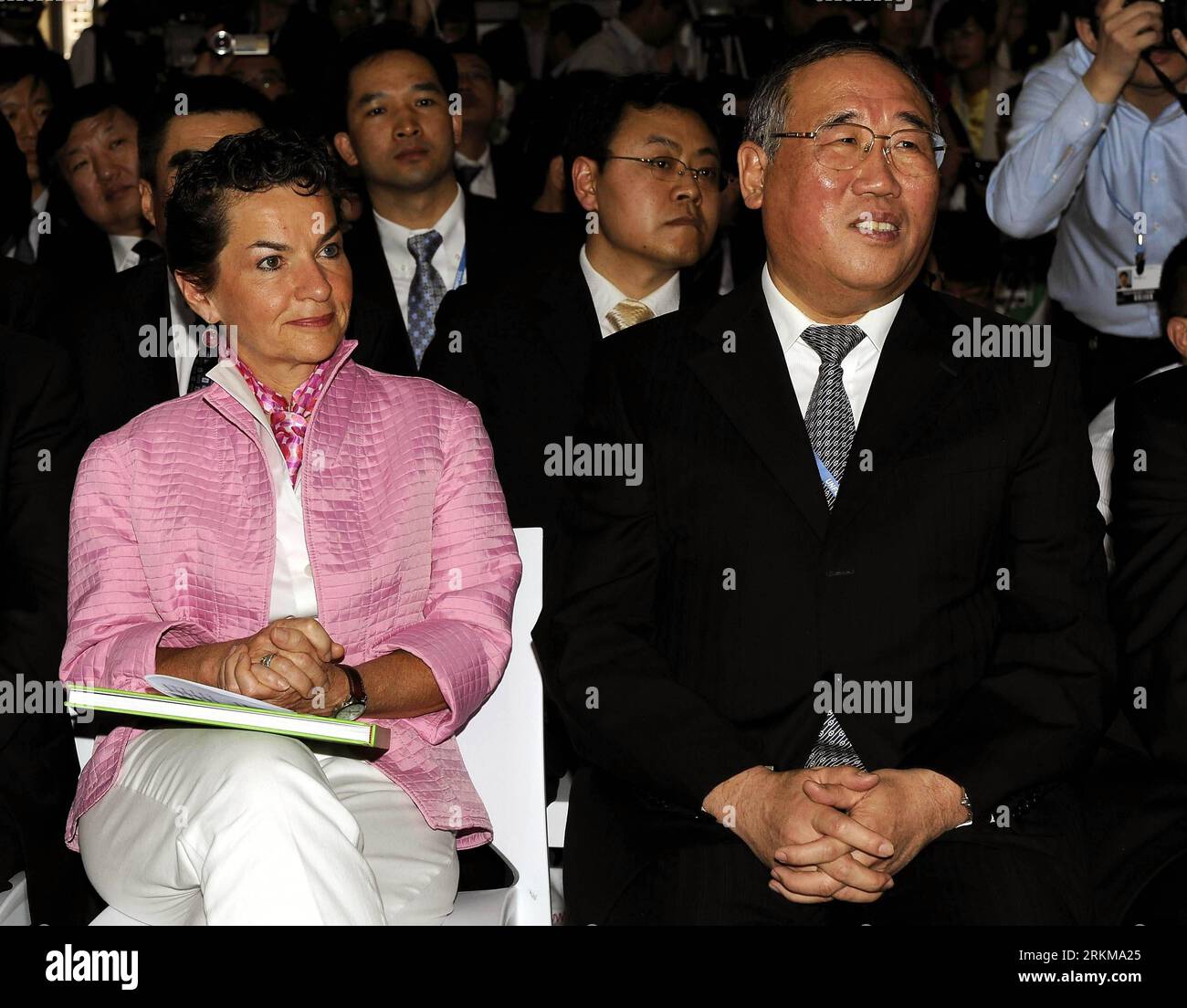 China pavilion cop hi-res stock photography and images - Alamy