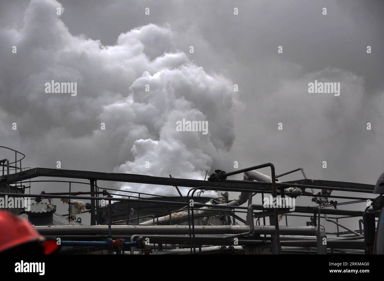 Concentrated sulfuric acid hi-res stock photography and images - Alamy