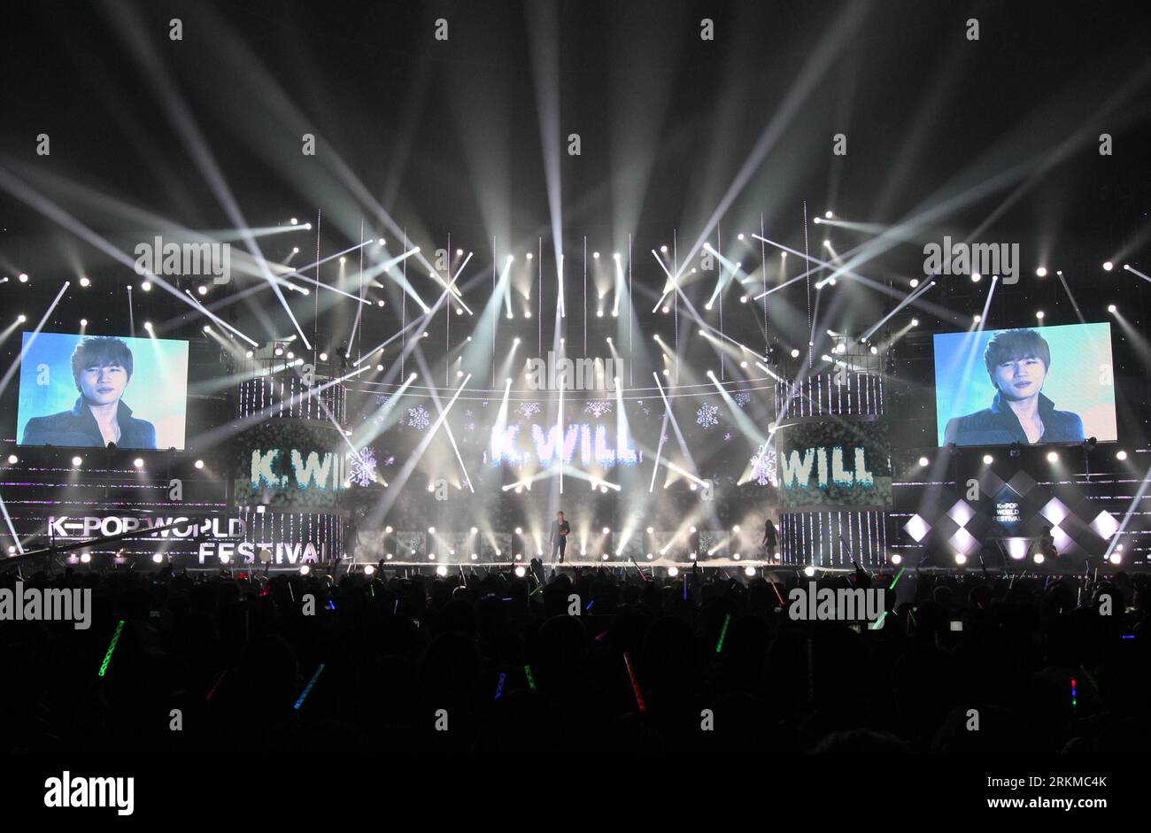 K pop seoul fans hi-res stock photography and images - Alamy