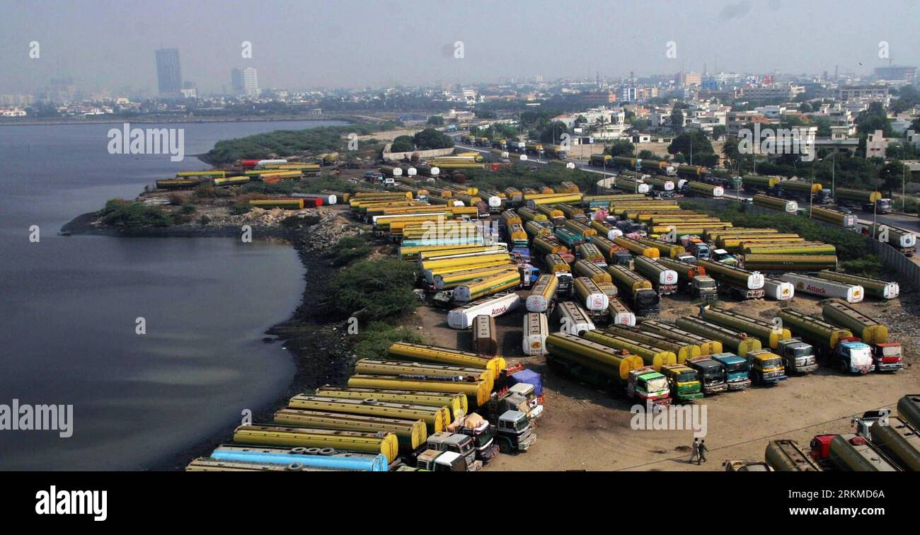 Oil tankers pakistan hi-res stock photography and images - Alamy