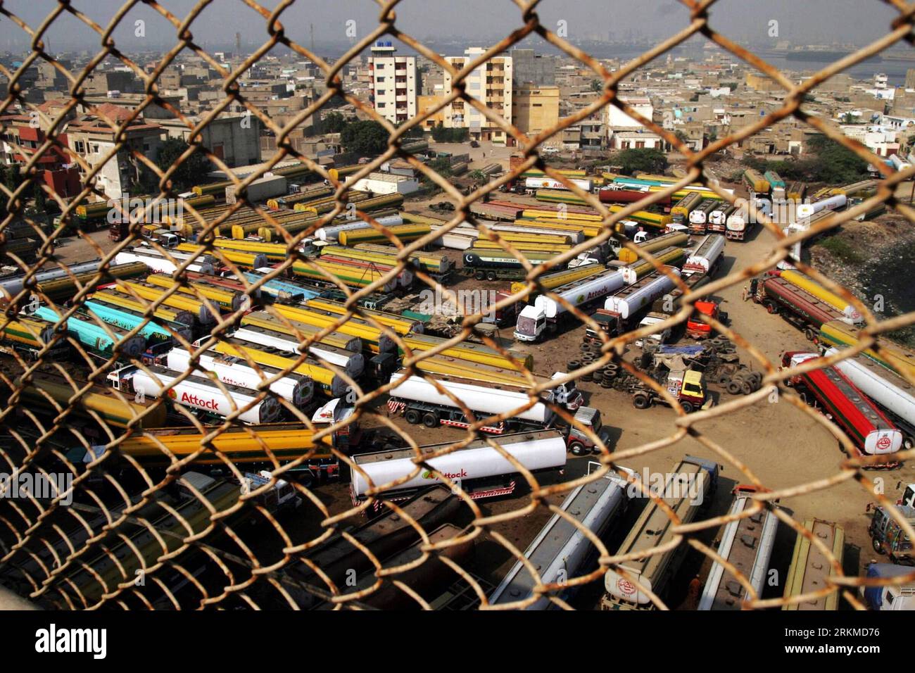 Oil tankers pakistan hi-res stock photography and images - Alamy