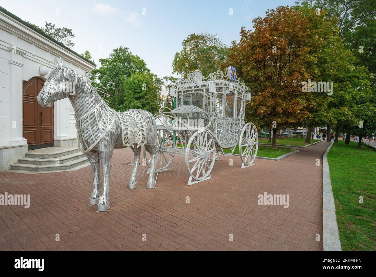 Carriage Sculpture at Freedom Square - Minsk, Belarus Stock Photo - Alamy