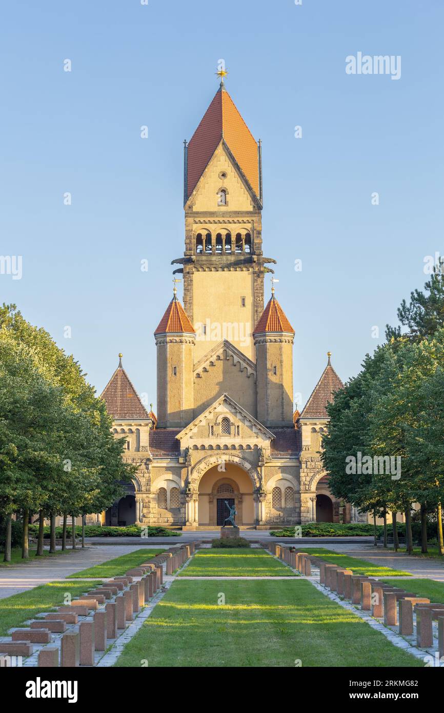 At the main cemetery park cemetery hi-res stock photography and images ...