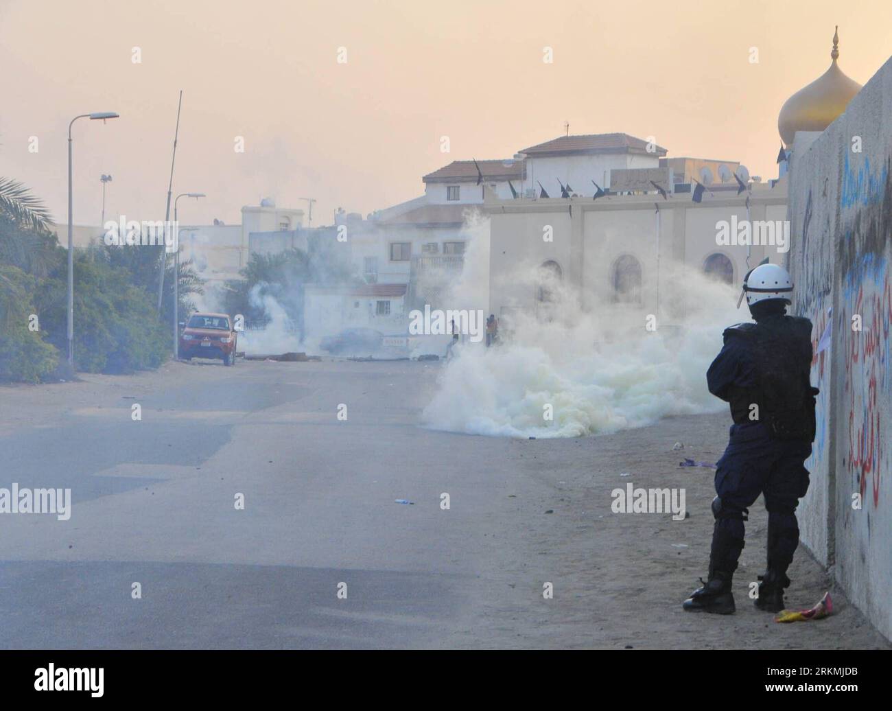 Bahrain police car hi-res stock photography and images - Alamy