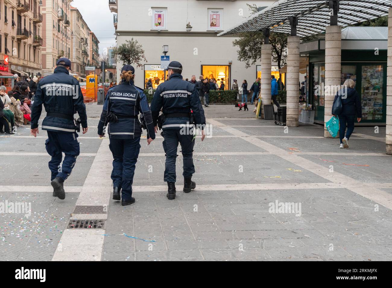 Italian police uniform hi-res stock photography and images - Alamy