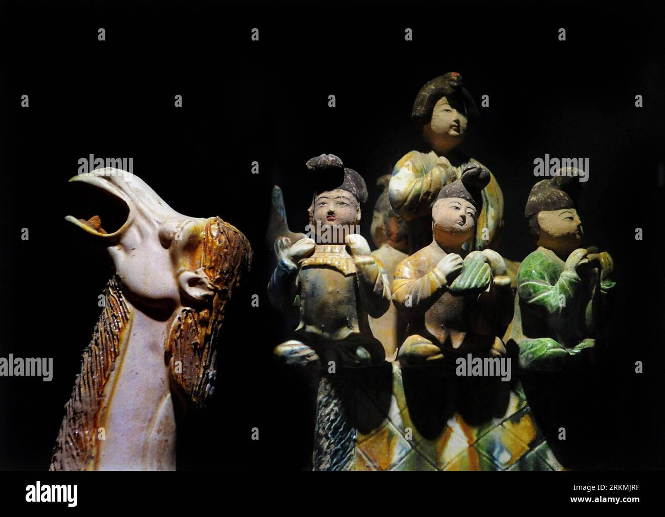 Tang camel musicians hi-res stock photography and images - Alamy