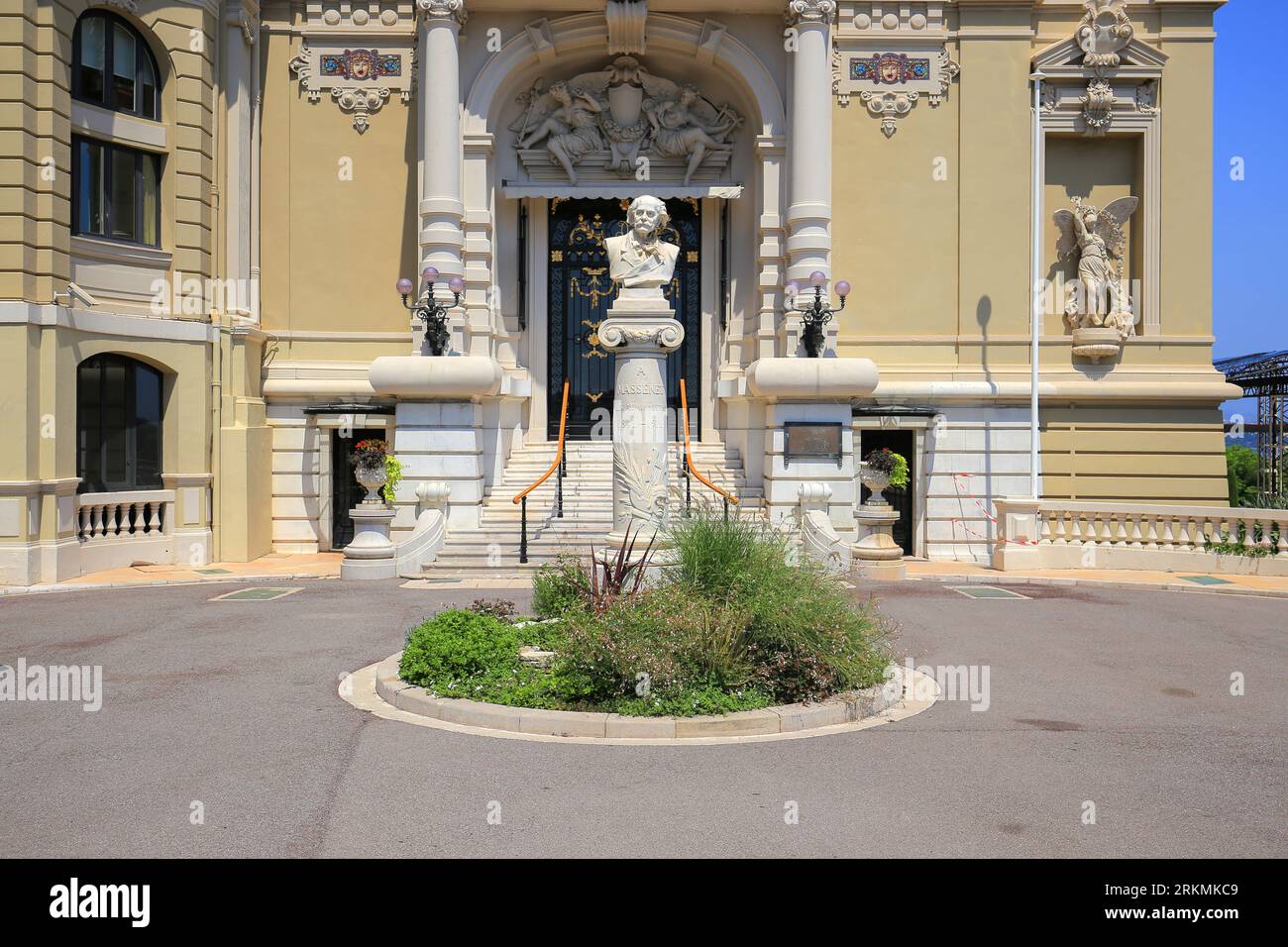 Statue of massenet hi-res stock photography and images - Alamy