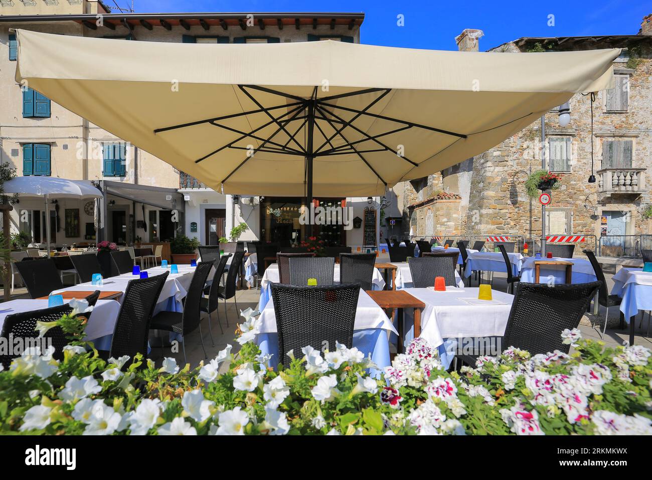 Outdoor summer cafe in the old town of Grado in Italy Stock Photo - Alamy