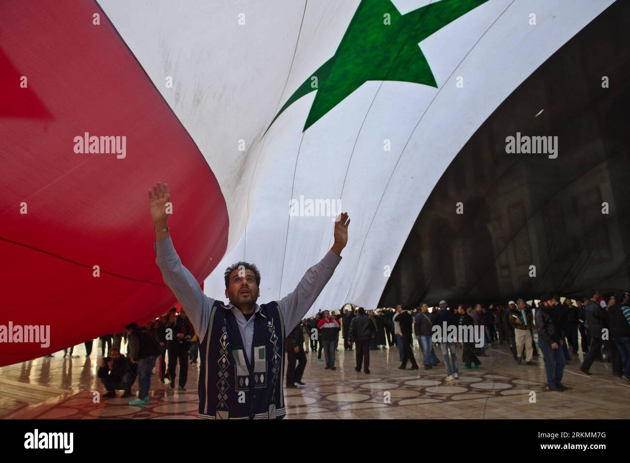 Giant syrian flag hi-res stock photography and images - Alamy