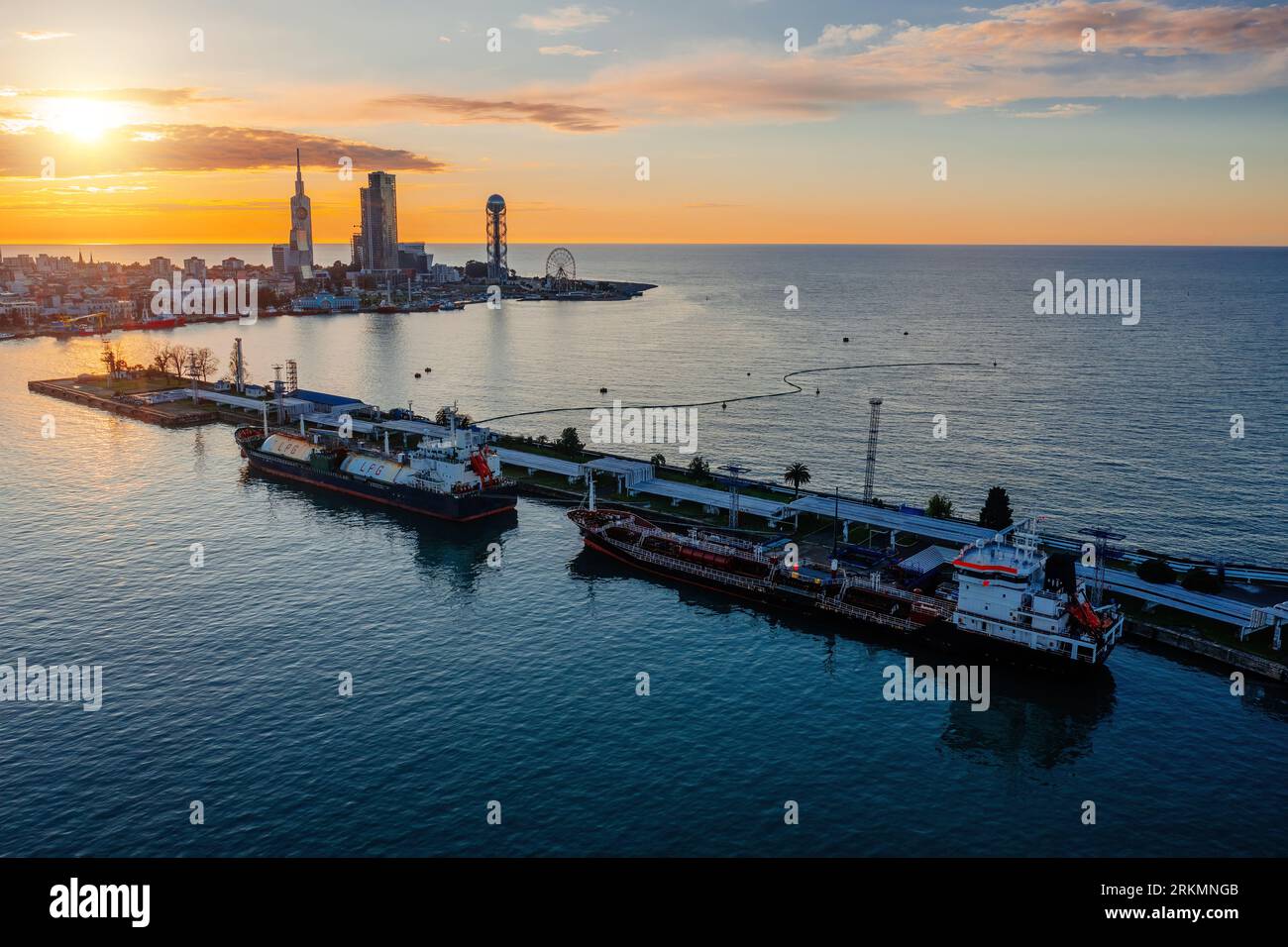 Ship tankers with LPG, oil or chemical production. Process of loading ...