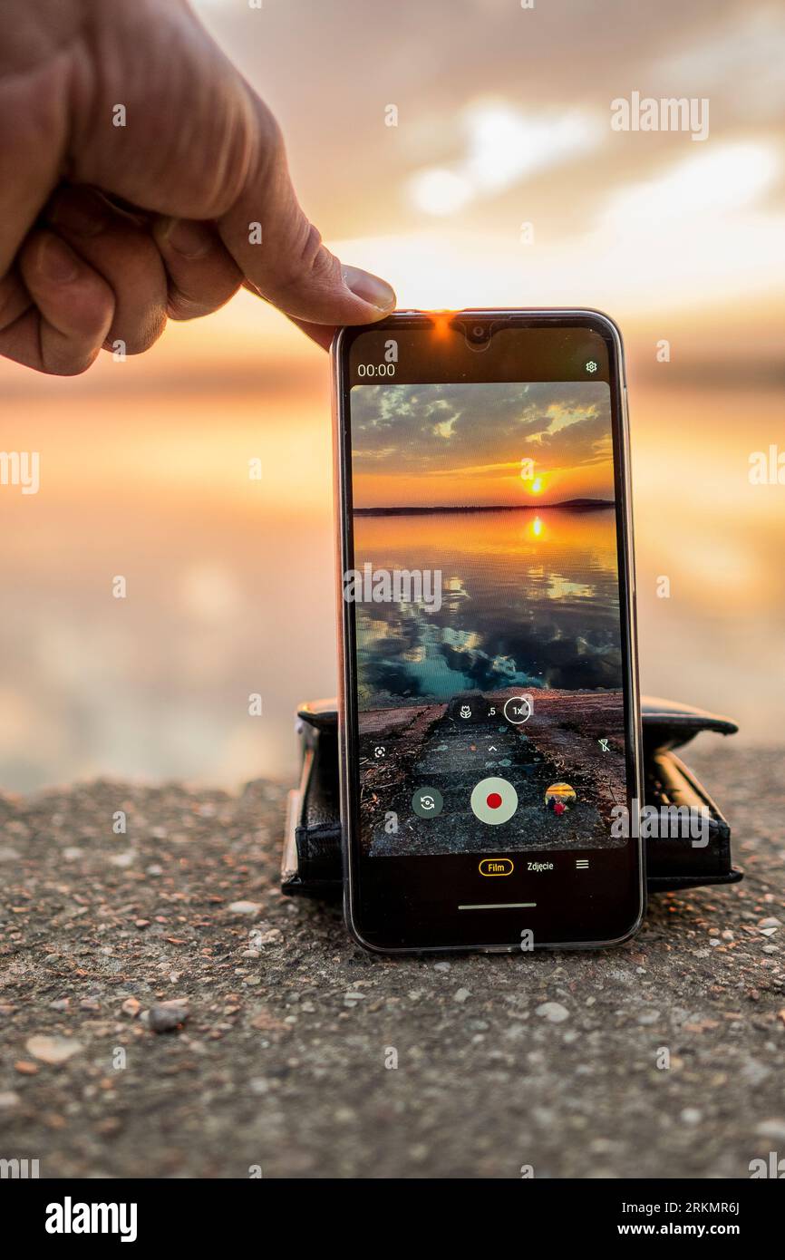 Hand holding phone landscape hi-res stock photography and images - Alamy