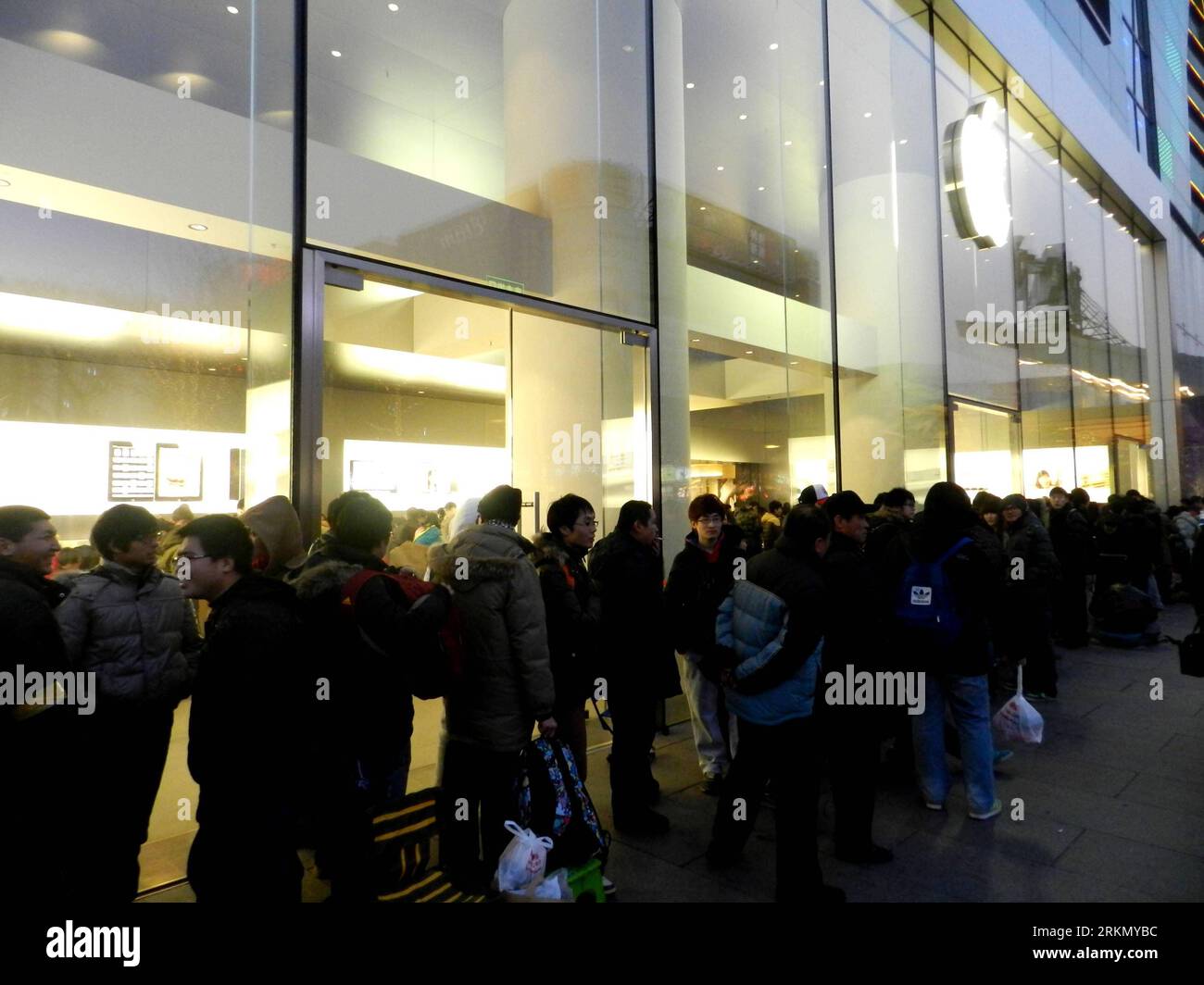 Iphone 12 china hi-res stock photography and images - Alamy