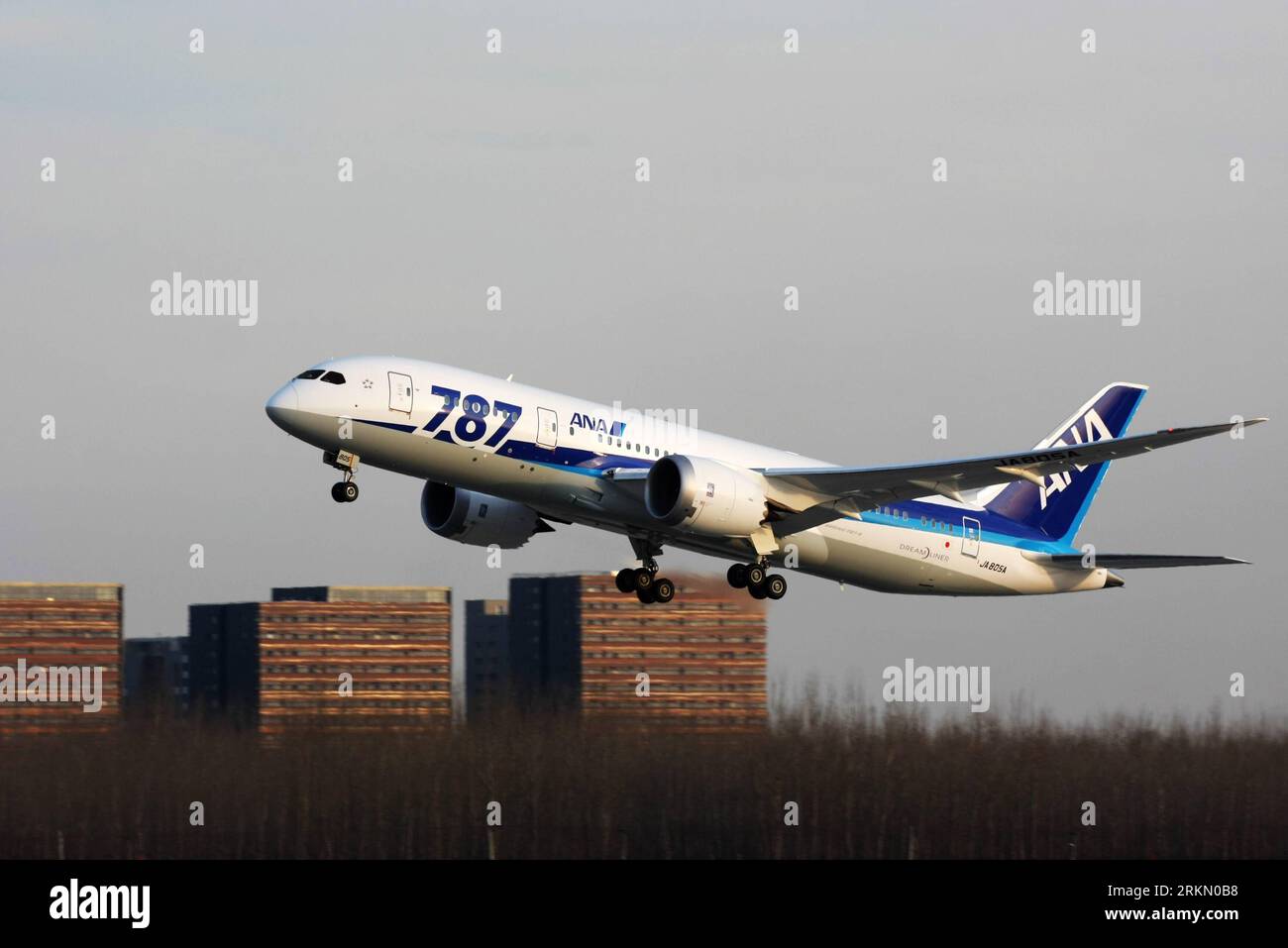 All nippon airways beijing hi-res stock photography and images - Alamy