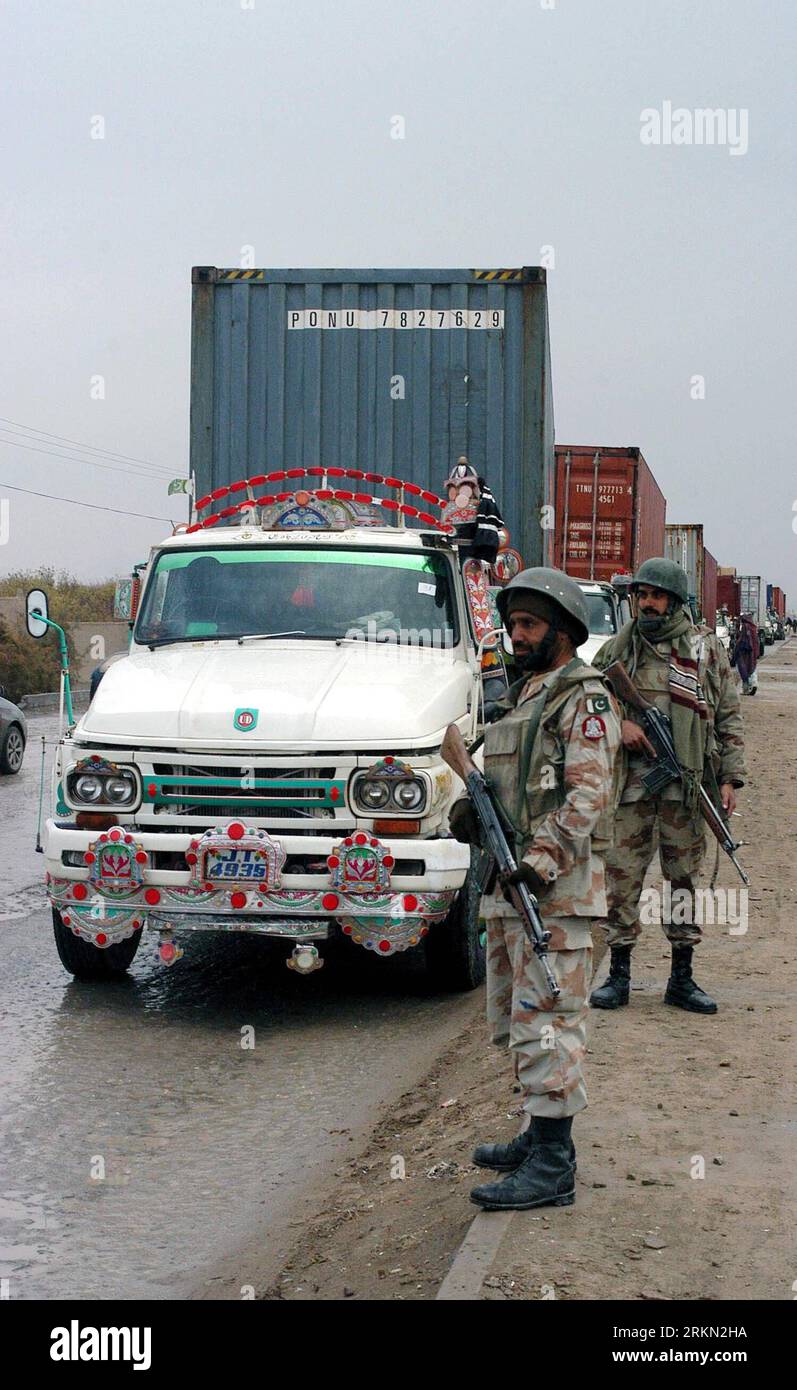 Pakistani chaman border hi-res stock photography and images - Alamy