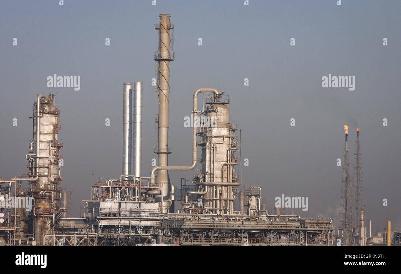 Iran oil refinery hi-res stock photography and images - Alamy