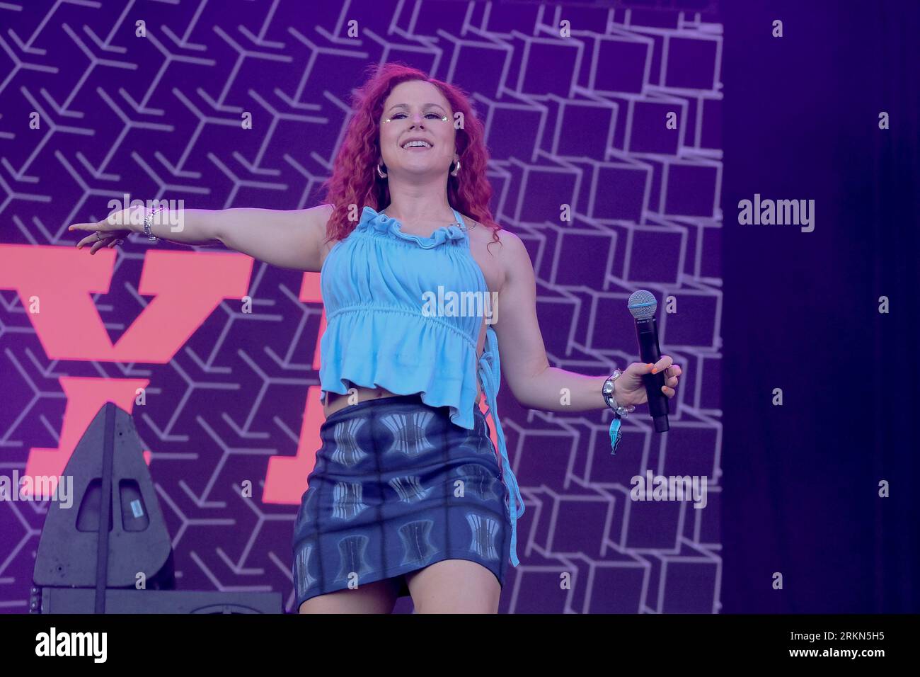 Portsmouth, UK. 25th Aug, 2023. English singer and songwriter Kathleen ...
