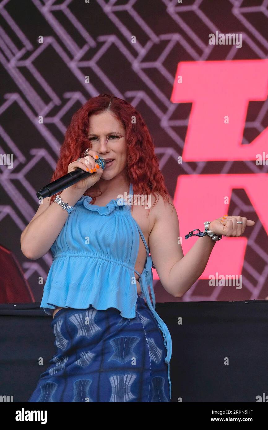 Portsmouth, UK. 25th Aug, 2023. English singer and songwriter Kathleen ...
