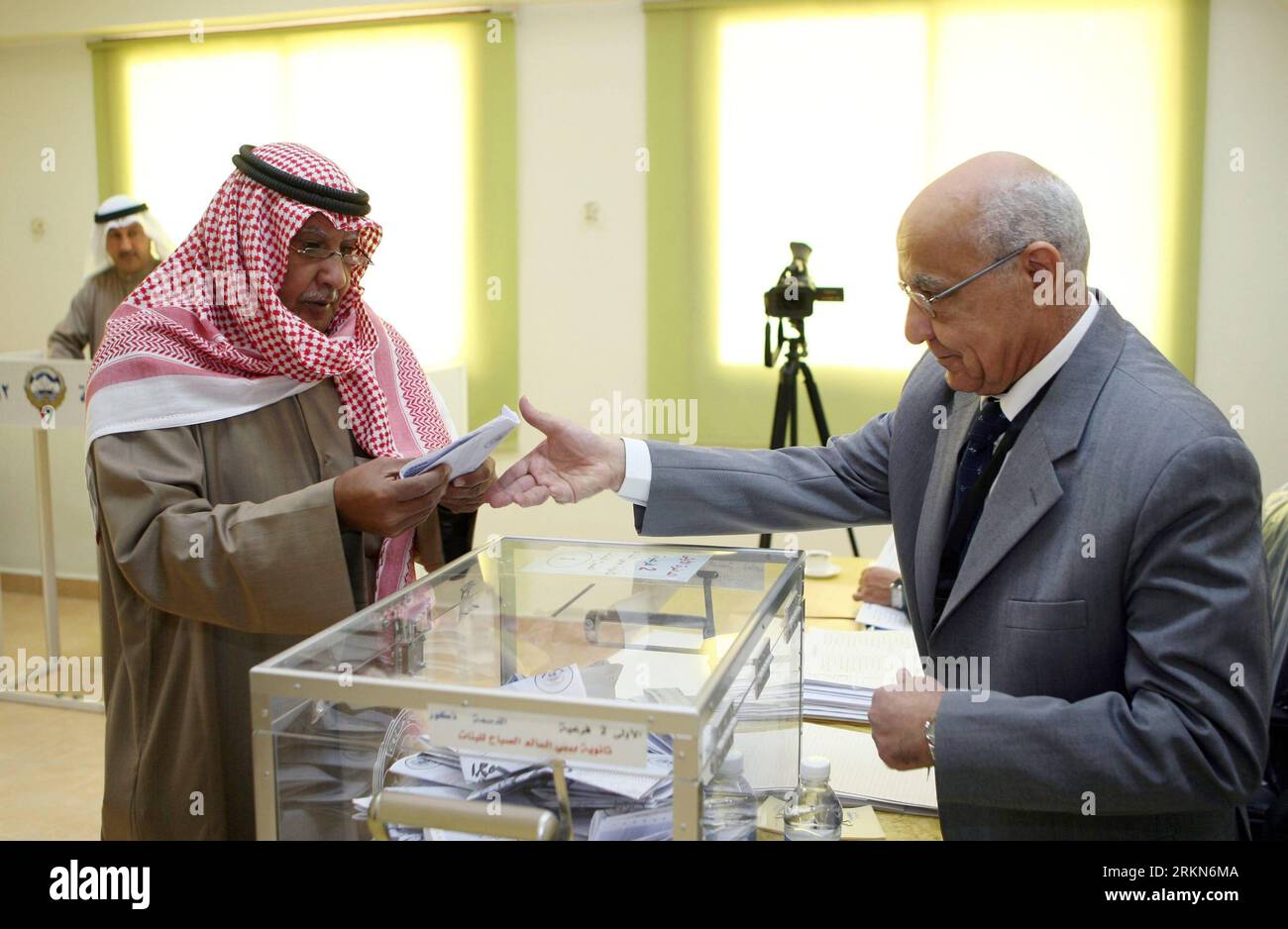 Ruler of kuwait hi-res stock photography and images - Alamy