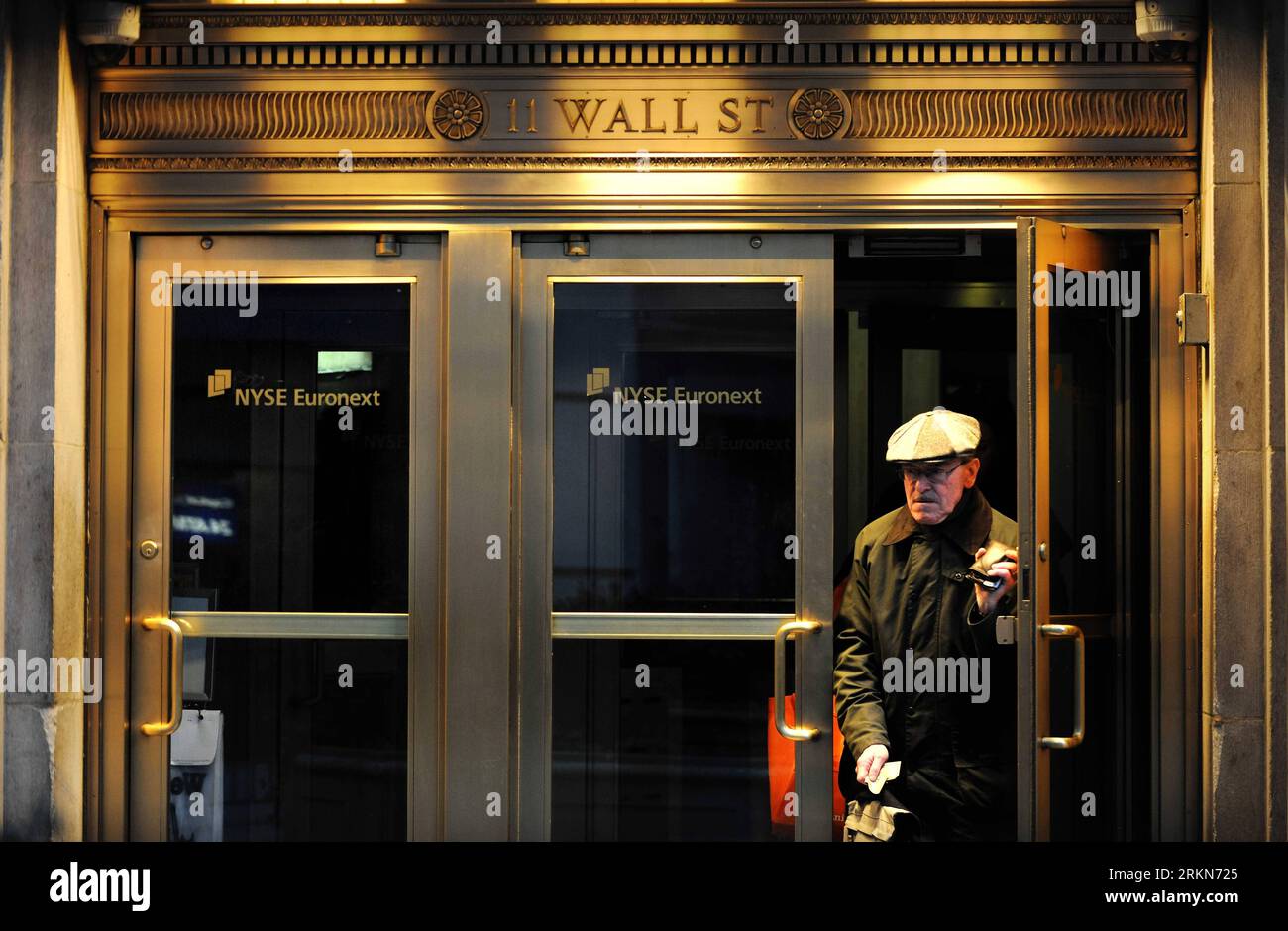 Mega merger hi-res stock photography and images - Alamy