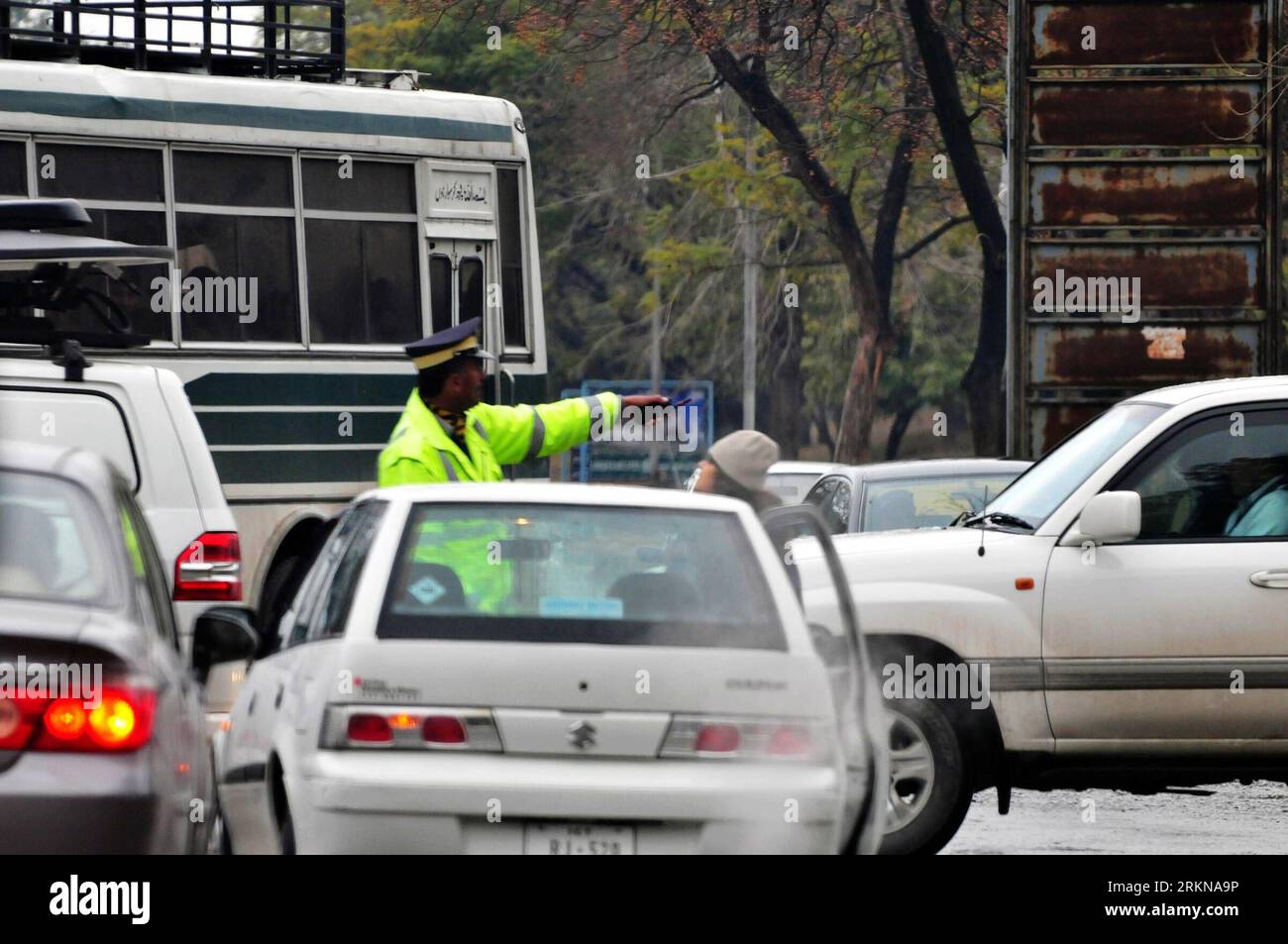 Pakistan traffic policeman hi-res stock photography and images - Alamy