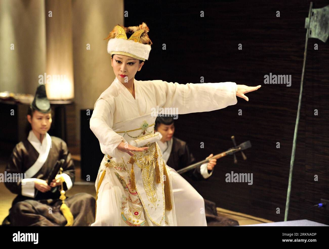 King wu ding shang dynasty hi-res stock photography and images - Alamy