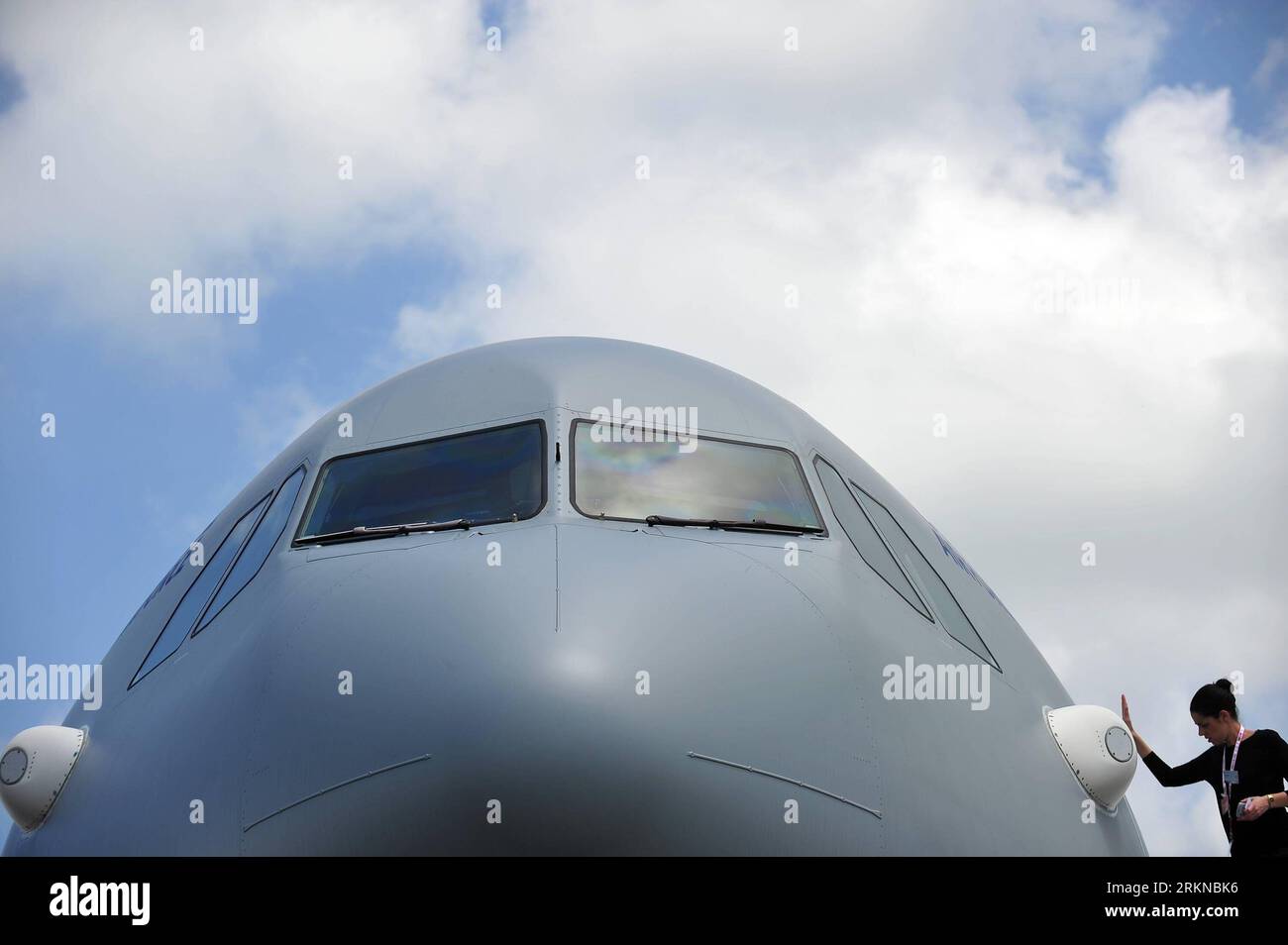 Aerial refuelling tanker hi-res stock photography and images - Alamy