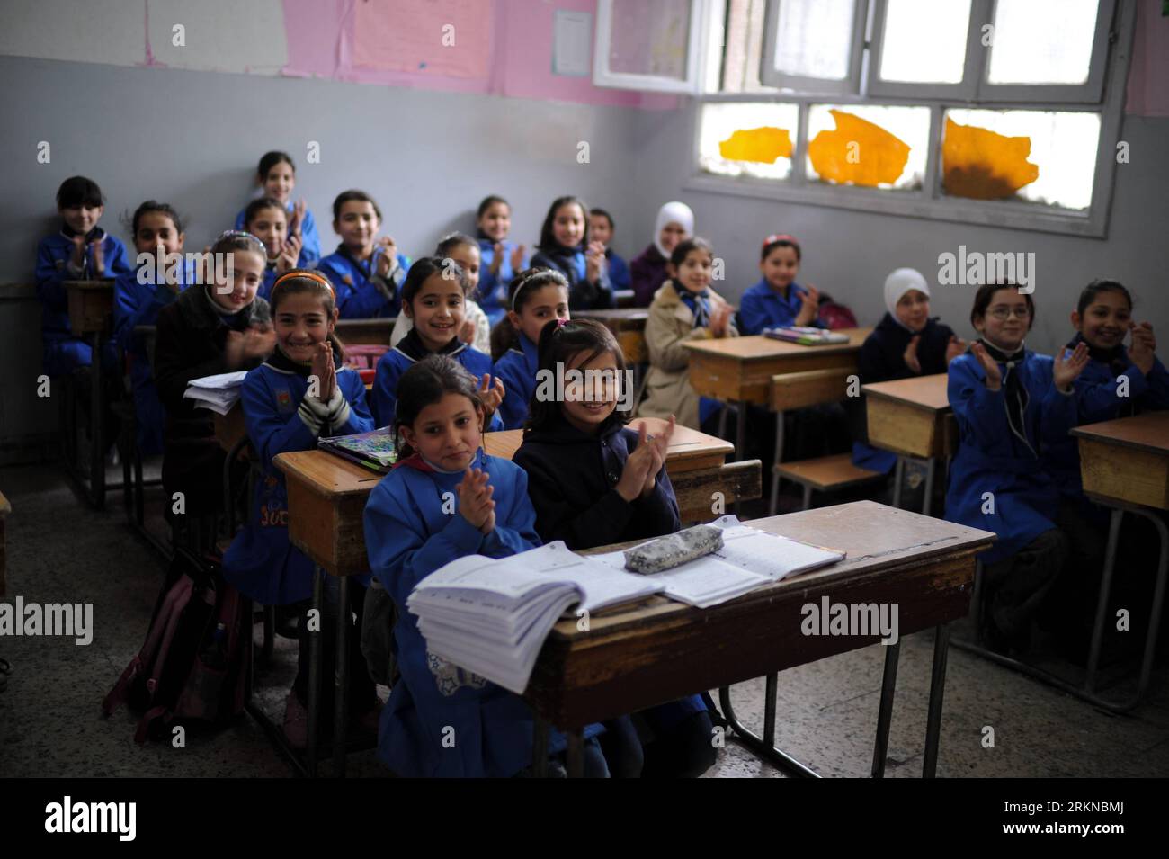 Pupils fighting in class hi-res stock photography and images - Alamy