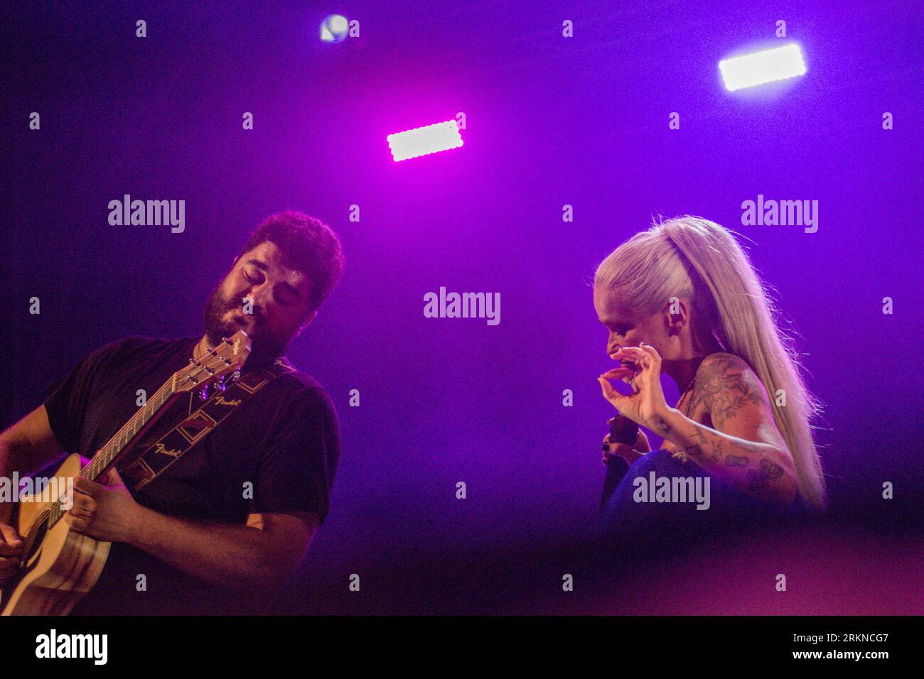 Singer aurea hi-res stock photography and images - Alamy