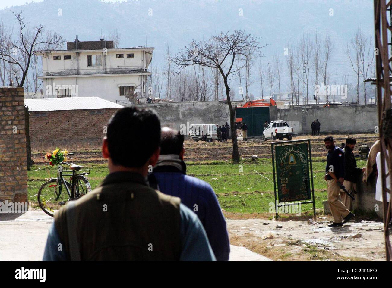 Osama bin laden abbottabad compound hi-res stock photography and images ...