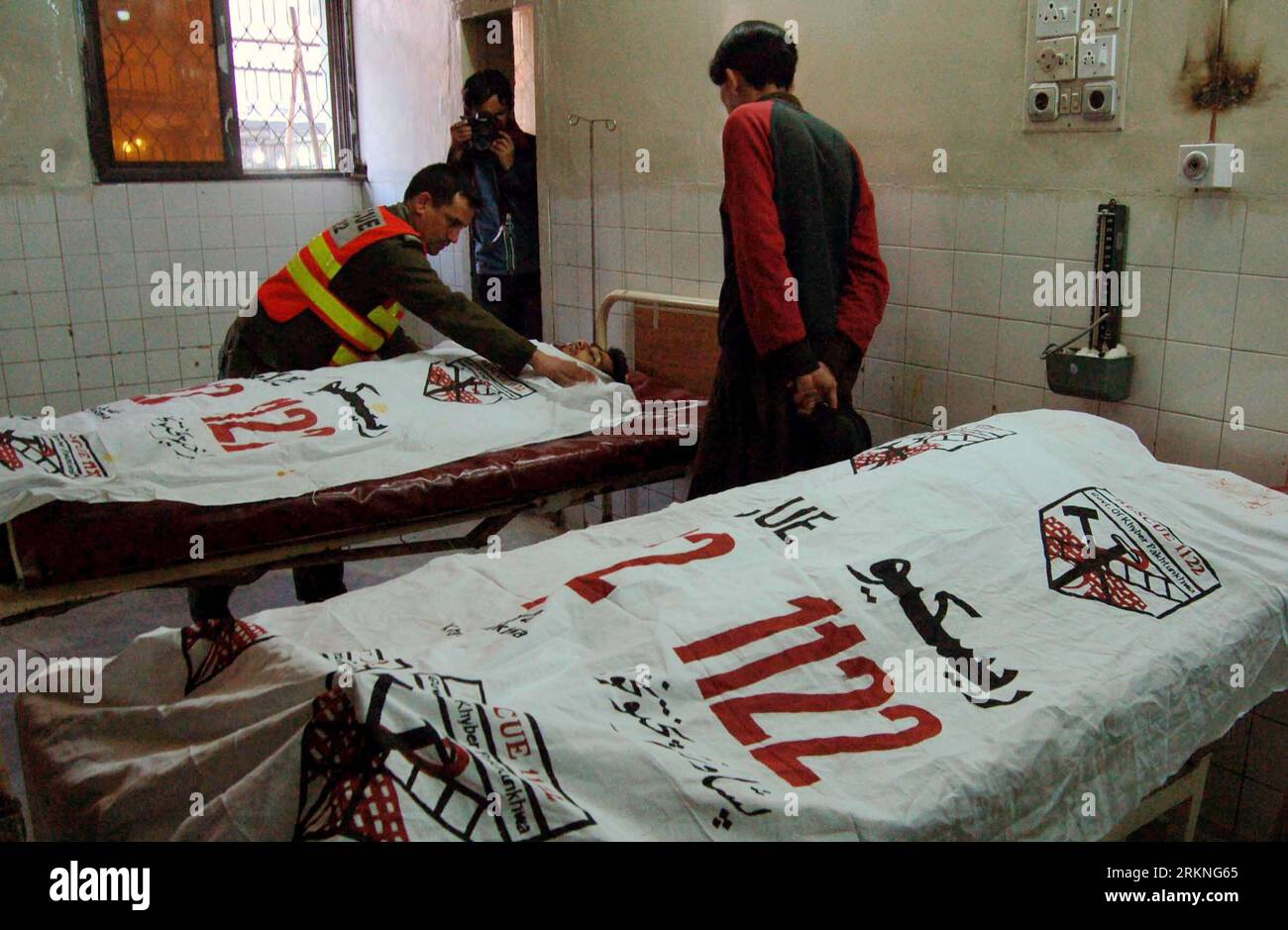 Dead body of a chinese woman hi-res stock photography and images - Alamy